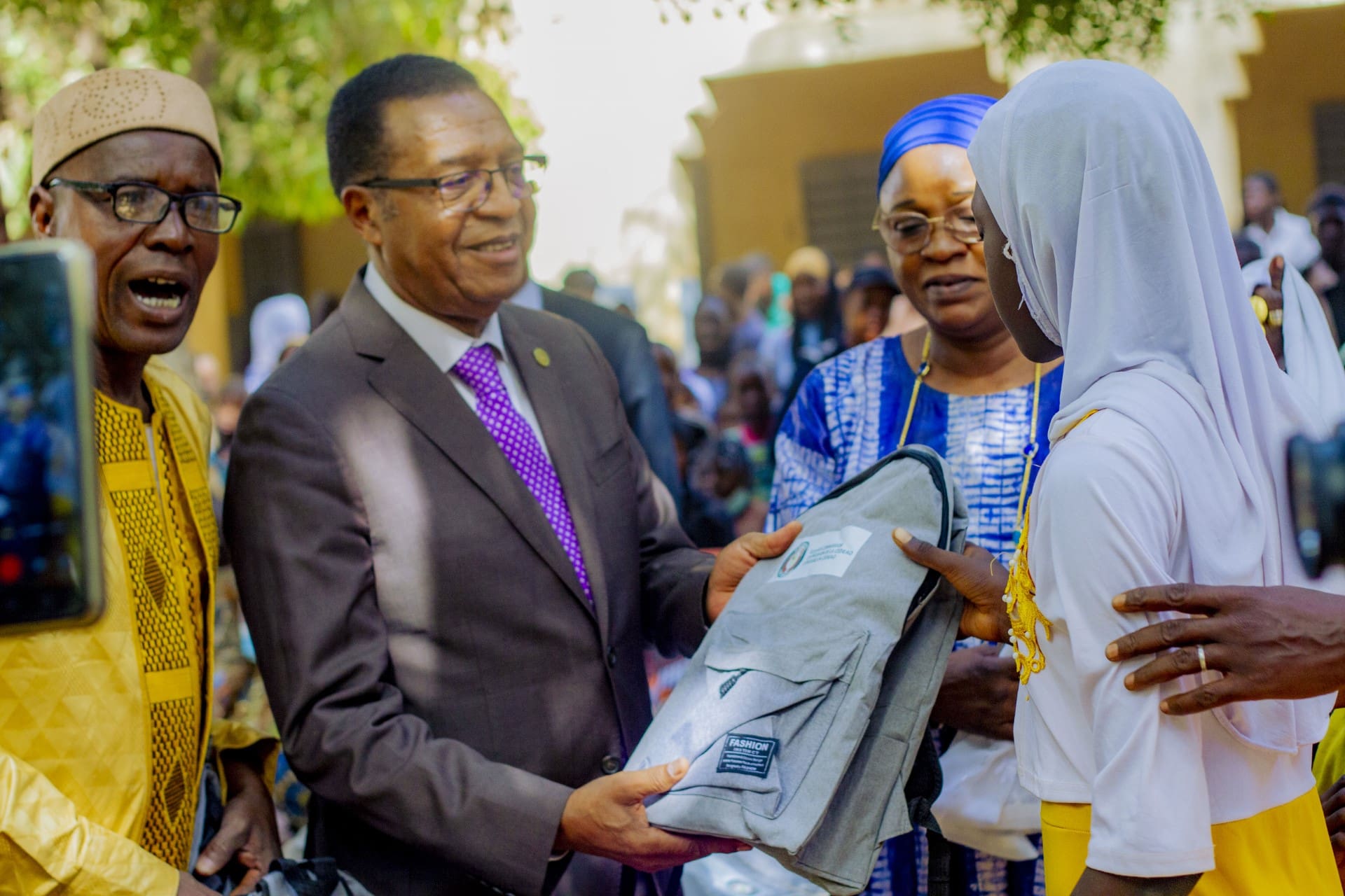 ECOWAS Representation in Mali provides school kits to students ...