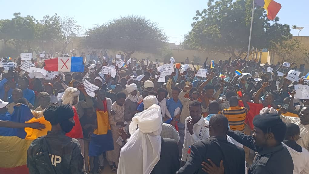 Oui à la rupture: Chadians back cutting French military ties | APAnews ...