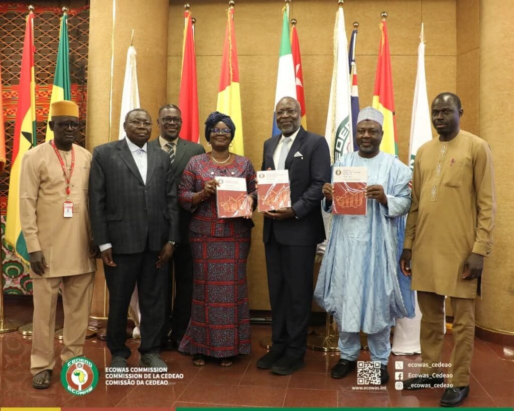 Ecowas report rues region's worsening economic prospects | APAnews ...