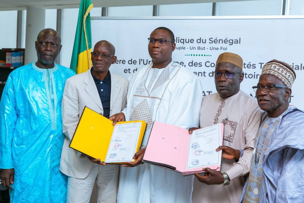 Senegal signs historic accord with local gov't workers | APAnews ...