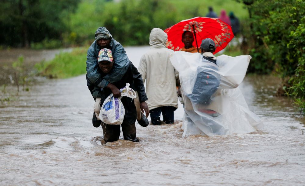 Heavy rain lashes Nairobi, causing severe flooding | APAnews - African ...